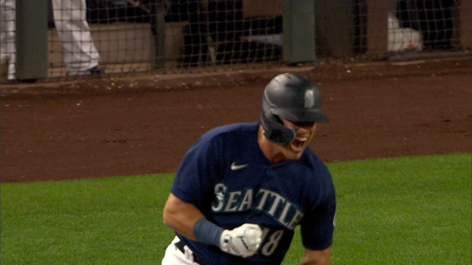 Jake Lamb belts a solo home run to right field | 08/27/2022 | Seattle ...