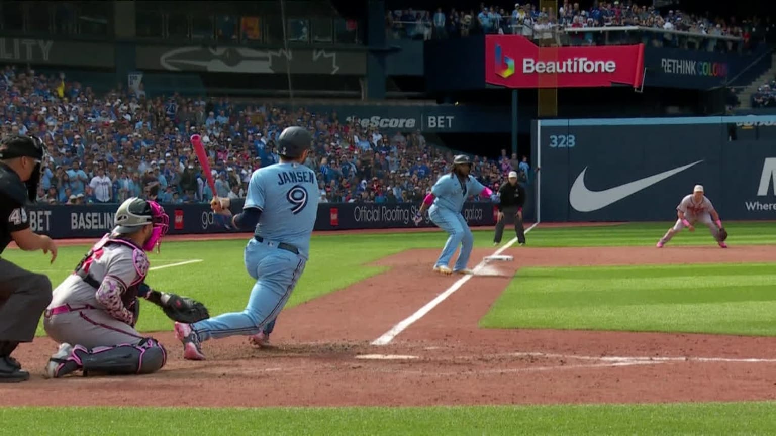 Danny Jansen wins it with two-run, walk-off single | 05/14/2023 ...