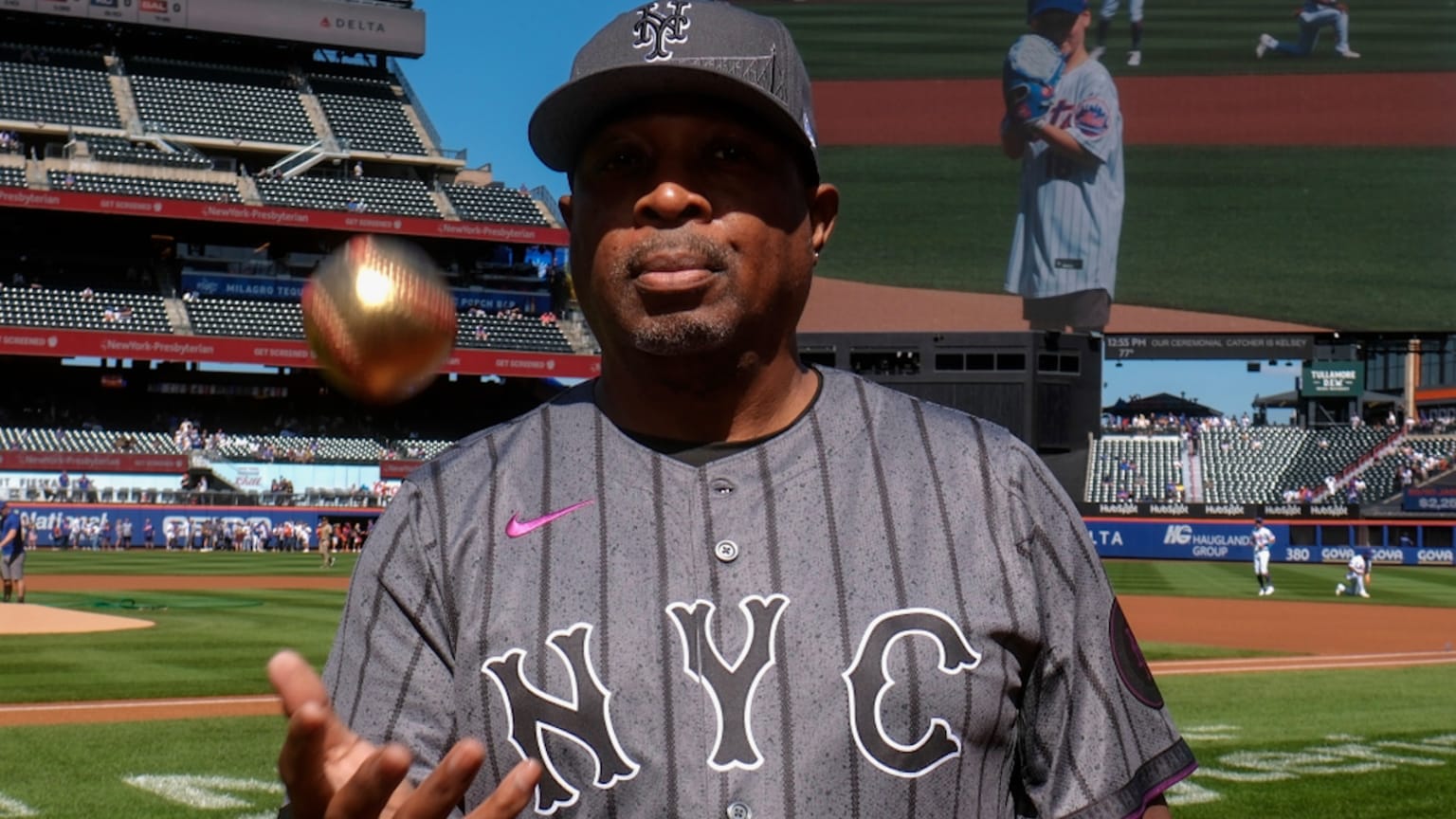 Chuck D throws out first pitch at Padres-Mets game | 09/18/2025 | New ...