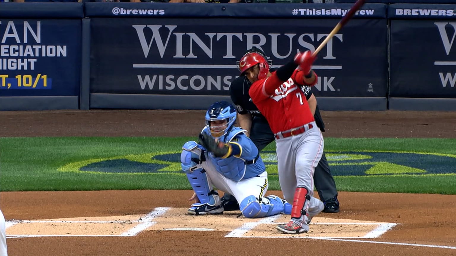 Donovan Solano laces an RBI to right field | 09/09/2022 | Cincinnati Reds