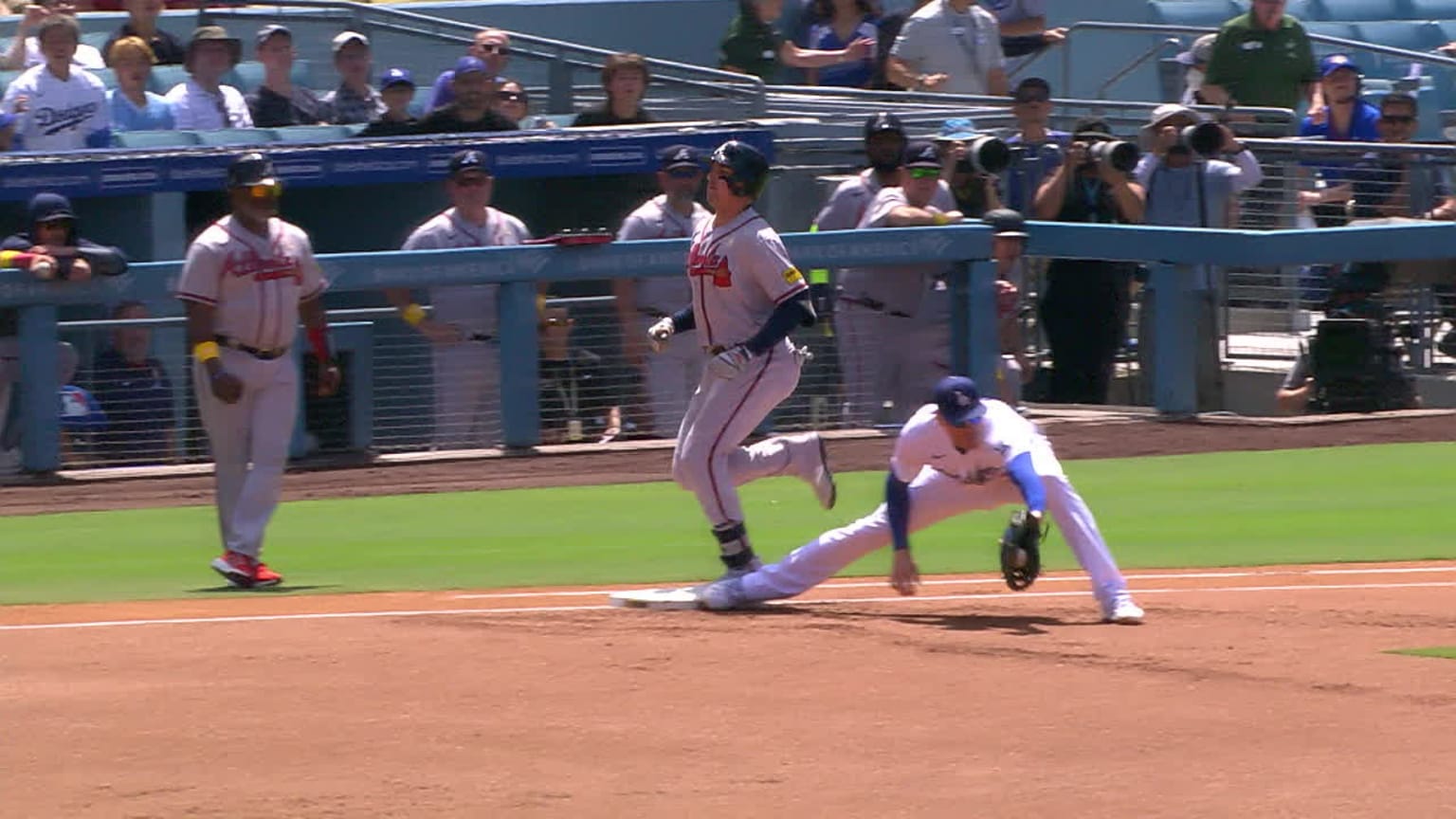 Riley beats out DP after review | 09/03/2023 | Minnesota Twins