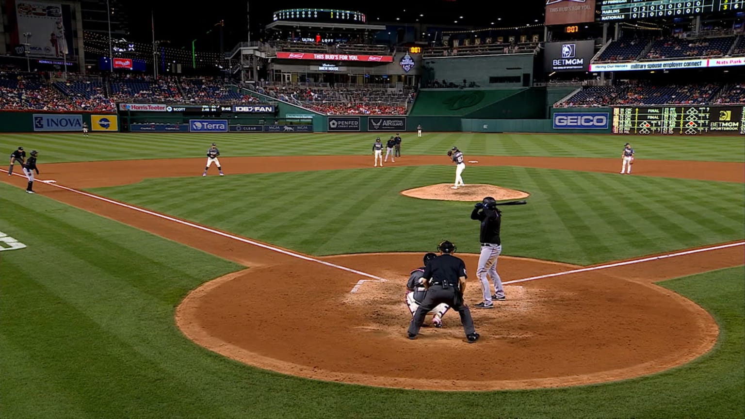 Josh Bell's go-ahead RBI | 09/01/2023 | MLB.com