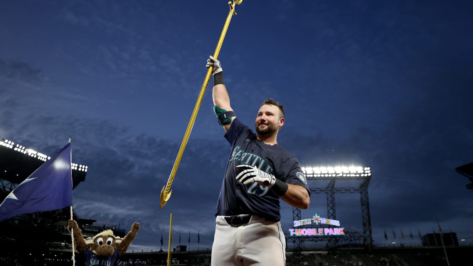 Mariners erase late deficit with eight-run rally | 06/10/2024 | Seattle ...