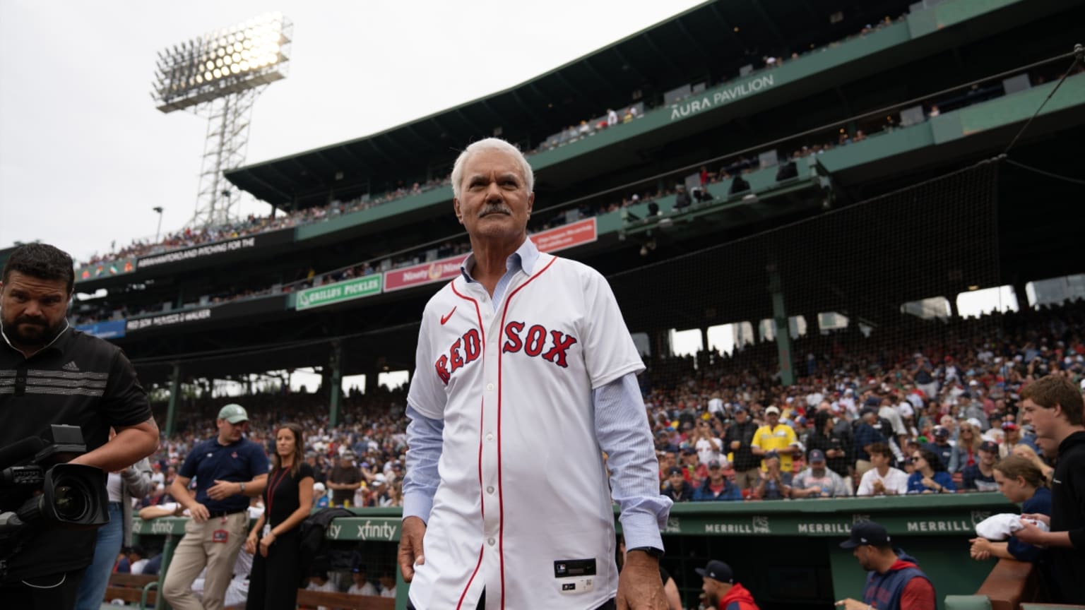 Dwight Evans throws out first pitch at Fenway Park | 07/27/2025 ...
