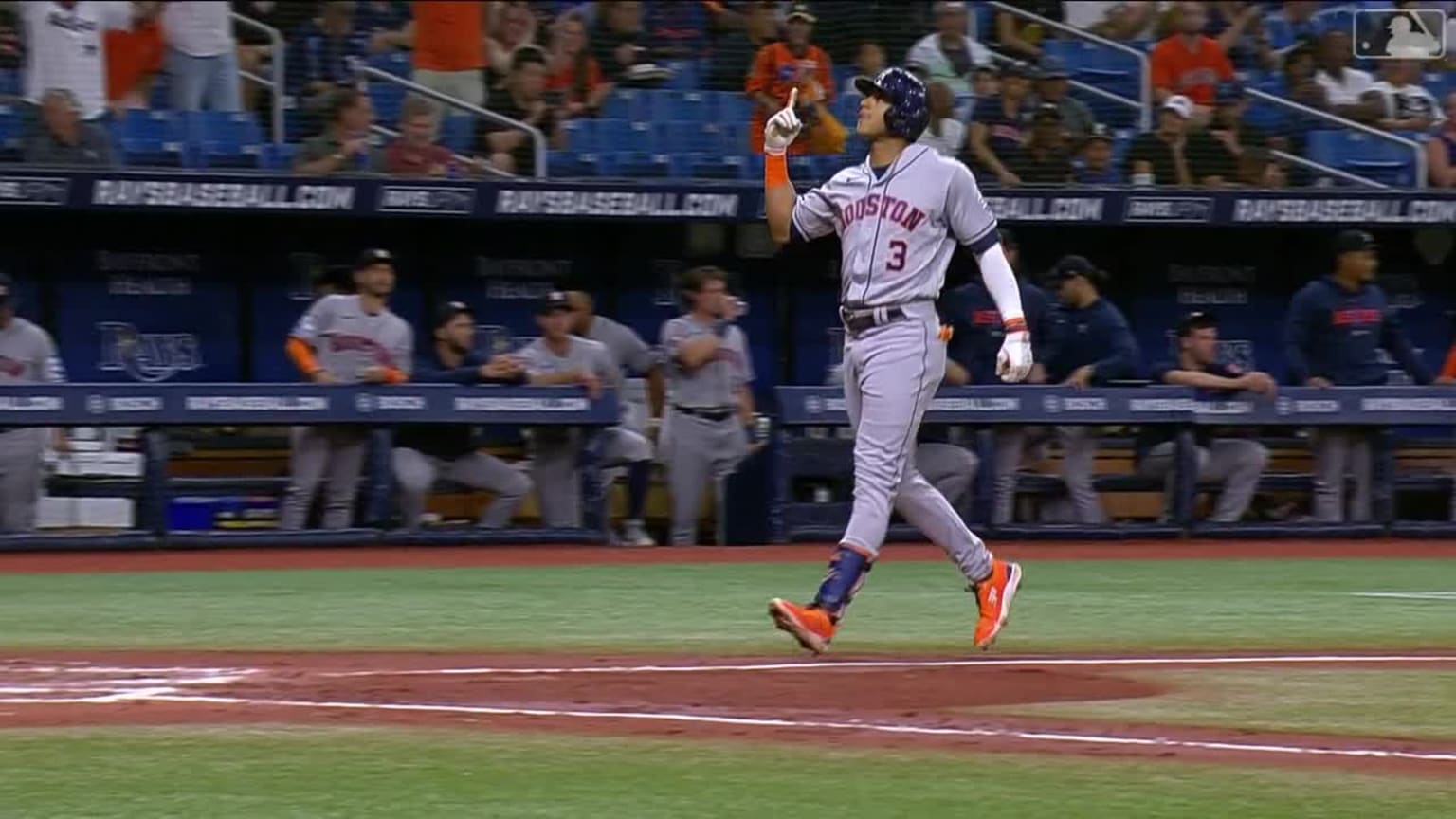 Jeremy Peña cranks a solo homer to center field | 04/24/2023 | Houston Astros