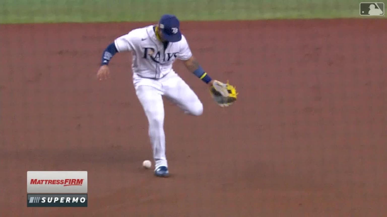 Alex Bregman reaches on fielding error, Peña scores | 04/26/2023 ...