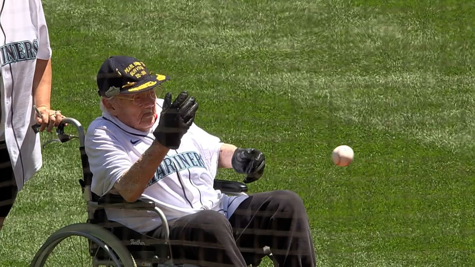 World War II veteran Leo Allard tosses first pitch | 07/04/2024 ...