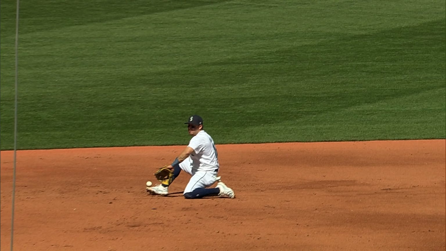 Luis Urías makes sweet snag in the 5th inning | 04/17/2024 | Seattle ...