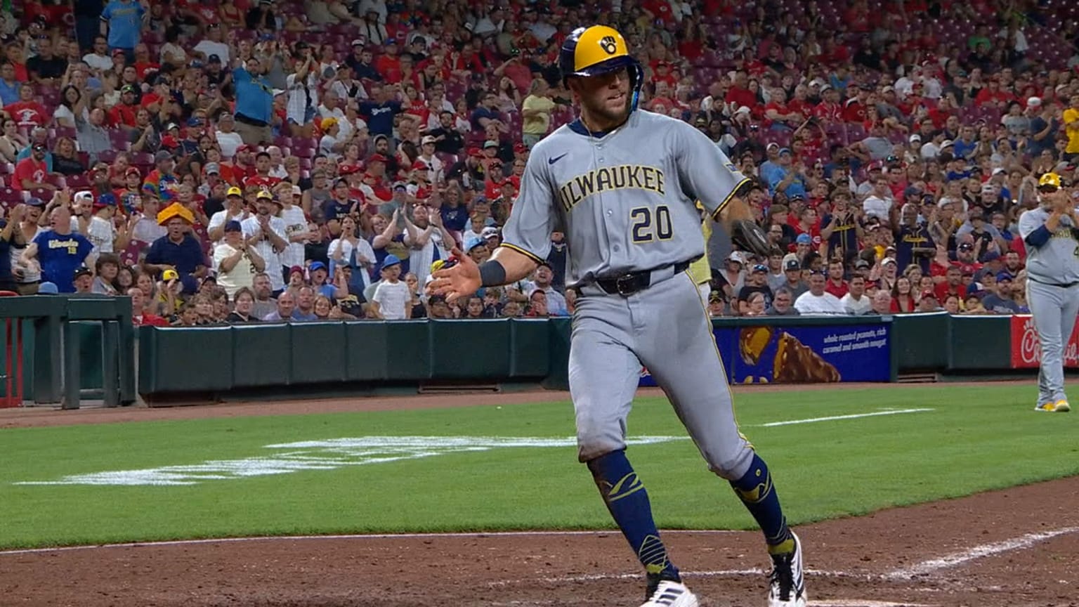 Brandon Lockridge scores on a wild pitch | 08/15/2025 | Milwaukee Brewers