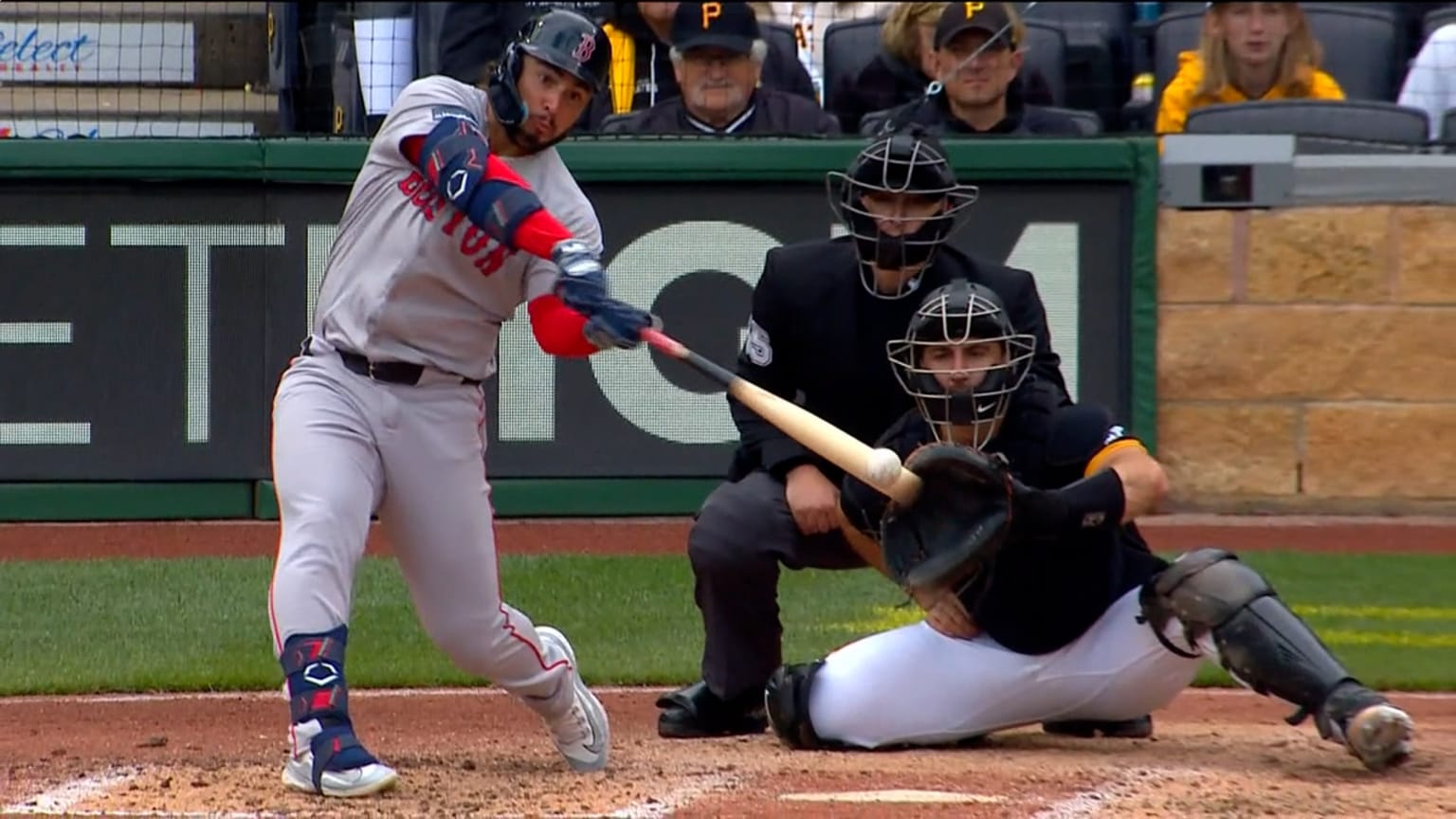 Wilyer Abreu pega 3 hits contra los Piratas | 21/04/2024 | Los Red Sox de Boston