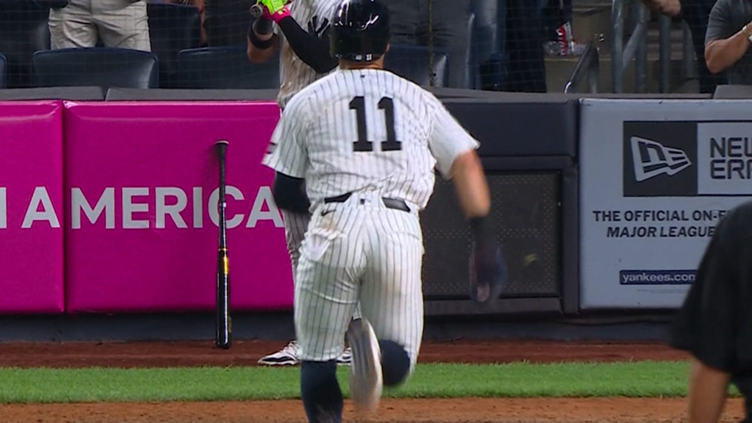 Anthony Volpe scores on wild pitch, ties game | 09/23/2025 | MLB.com