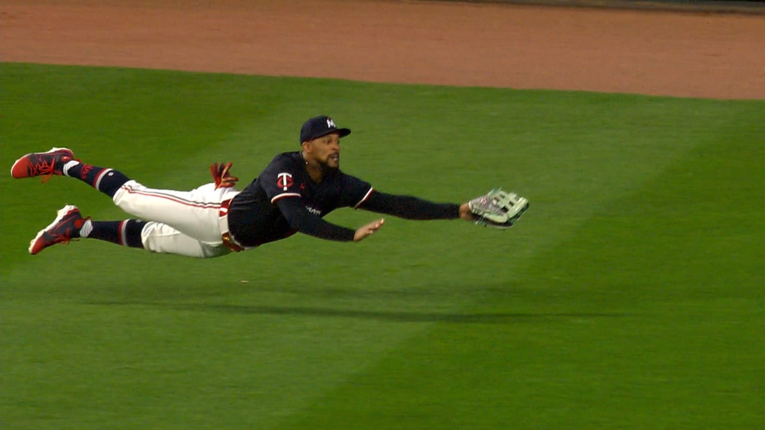 Byron Buxton makes an incredible diving catch | 04/08/2024 | MLB.com