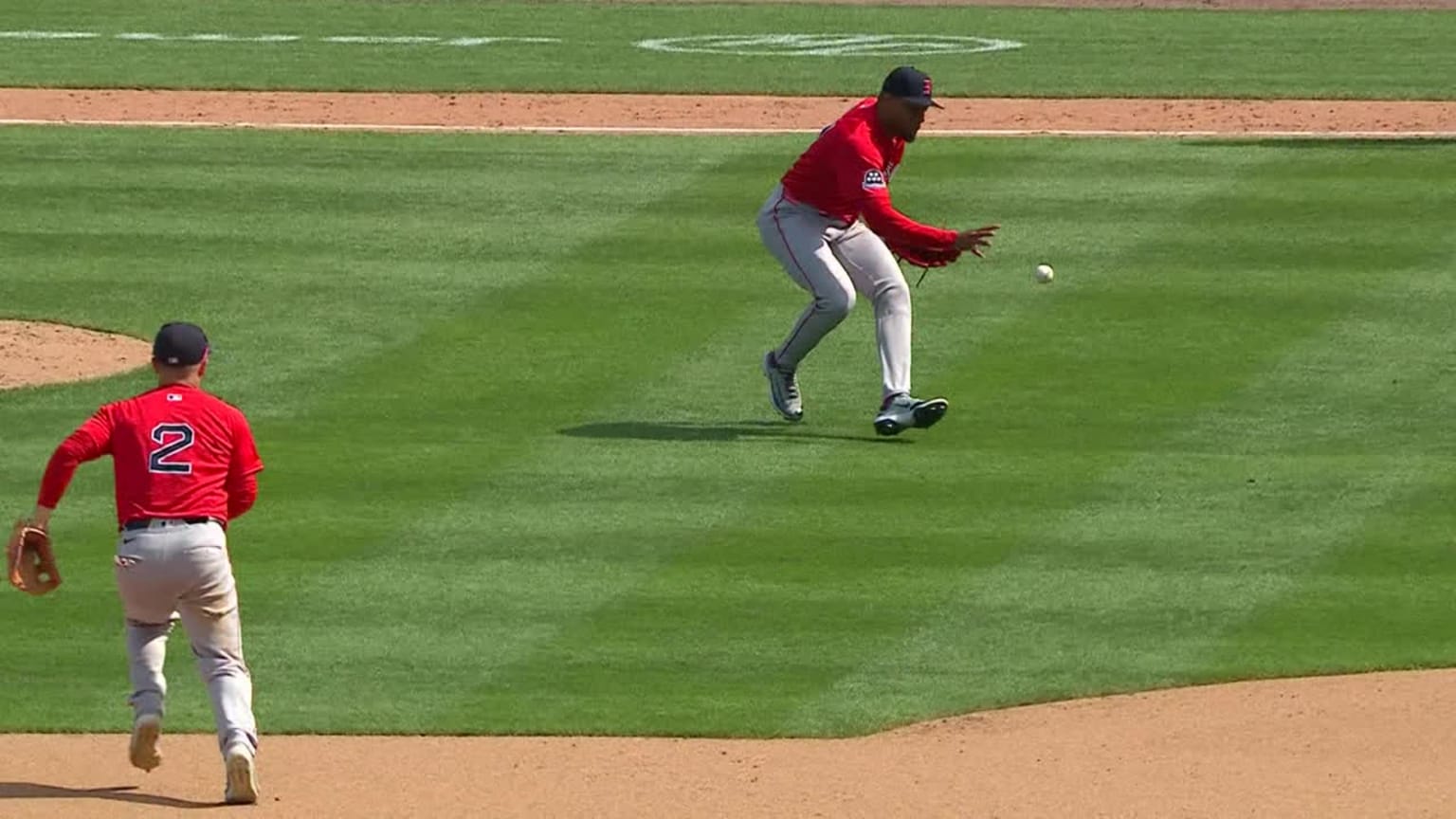 Jorge Alcala's barehanded play | 07/18/2025 | Boston Red Sox