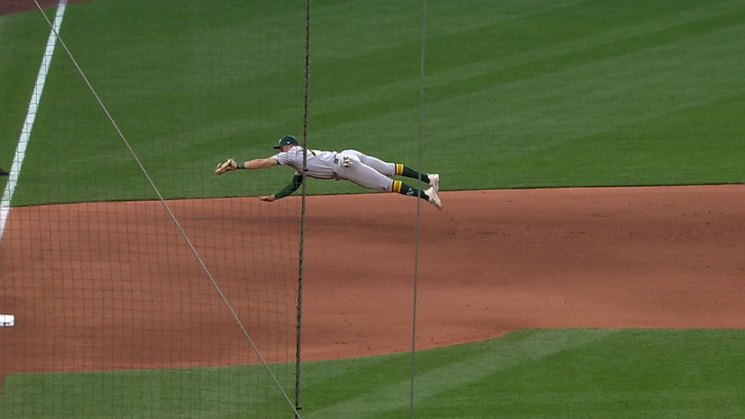 Brett Harris' diving catch at the hot corner | 05/11/2024 | Athletics