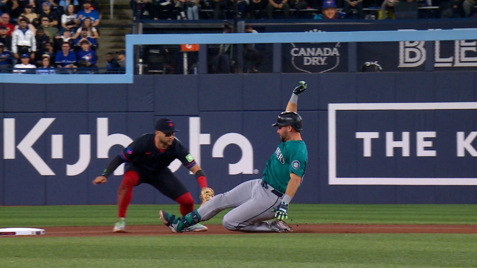 Addison Barger nabs Cal Raleigh at 2nd | 04/18/2025 | MLB.com