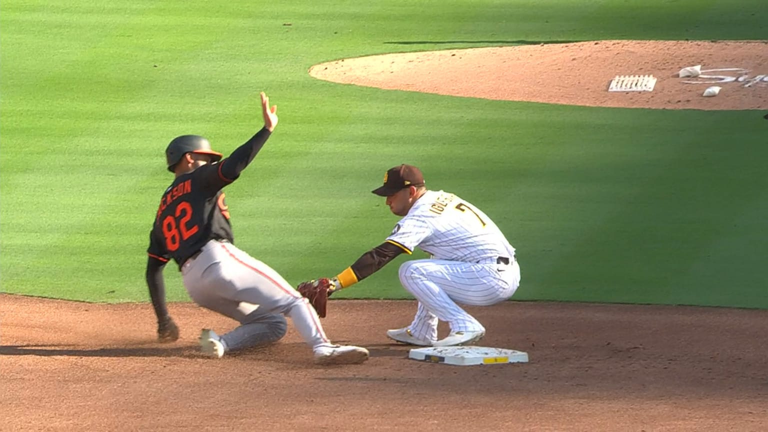 Freddy Fermin blocks pitch in dirt, nabs runner | 09/01/2025 | San ...