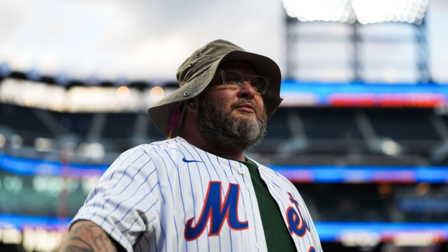 Action Bronson throws the first pitch for the Mets | 08/28/2025 | MLB.com