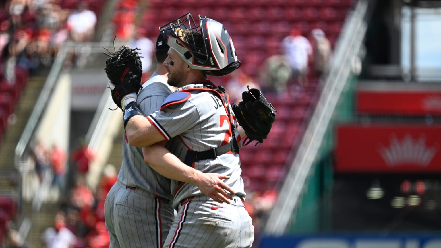 Justin Topa seals the 12-5 win | 06/19/2025 | Minnesota Twins