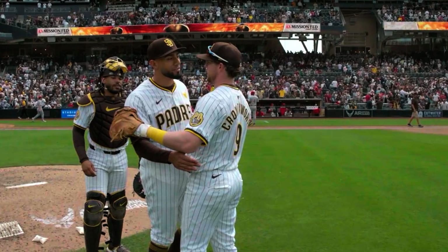 Robert Suarez seals the Padres' win | 05/01/2024 | San Diego Padres