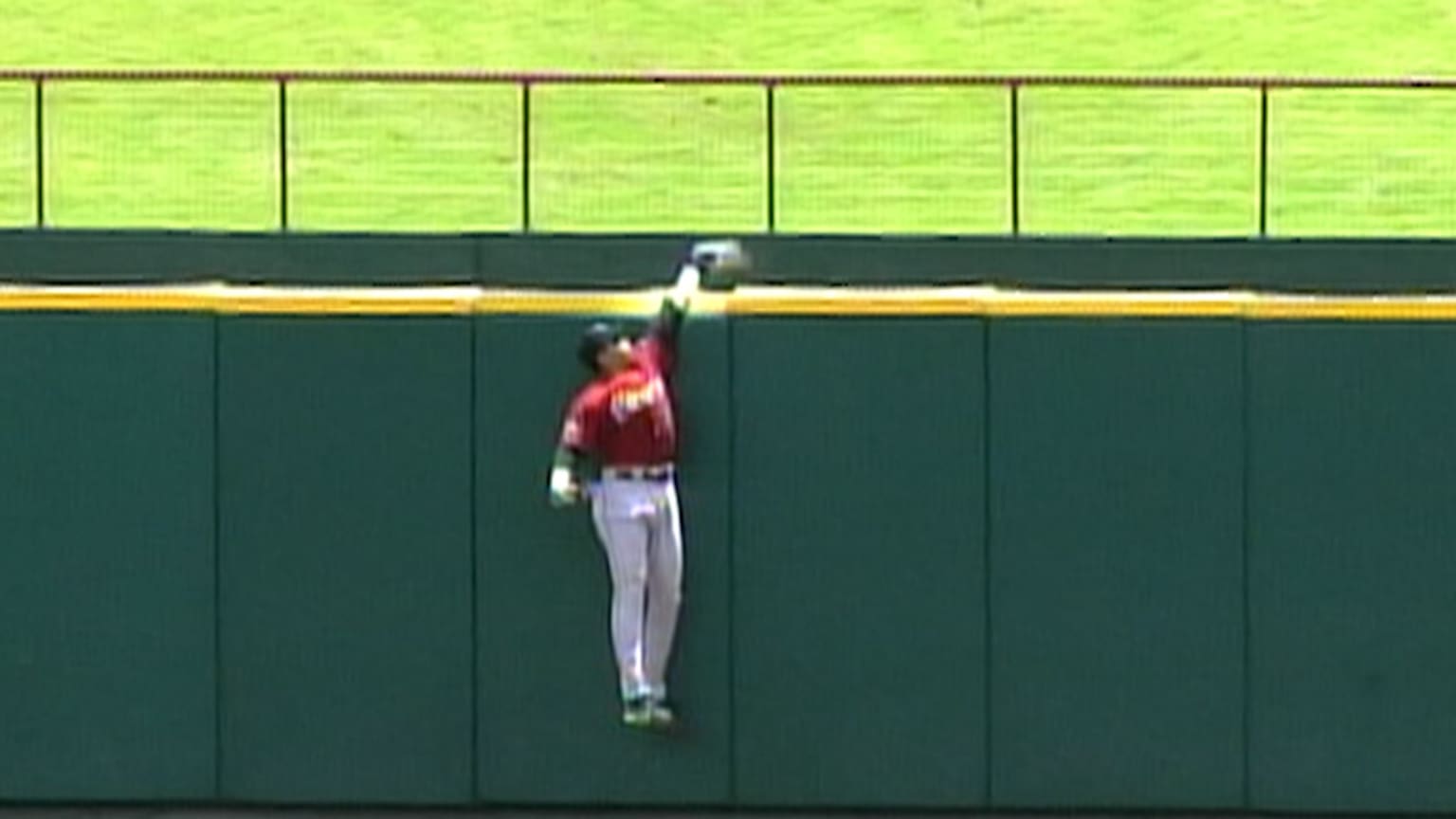 Carlos Beltrán robs Michael Young of home run | 06/27/2004 | MLB.com