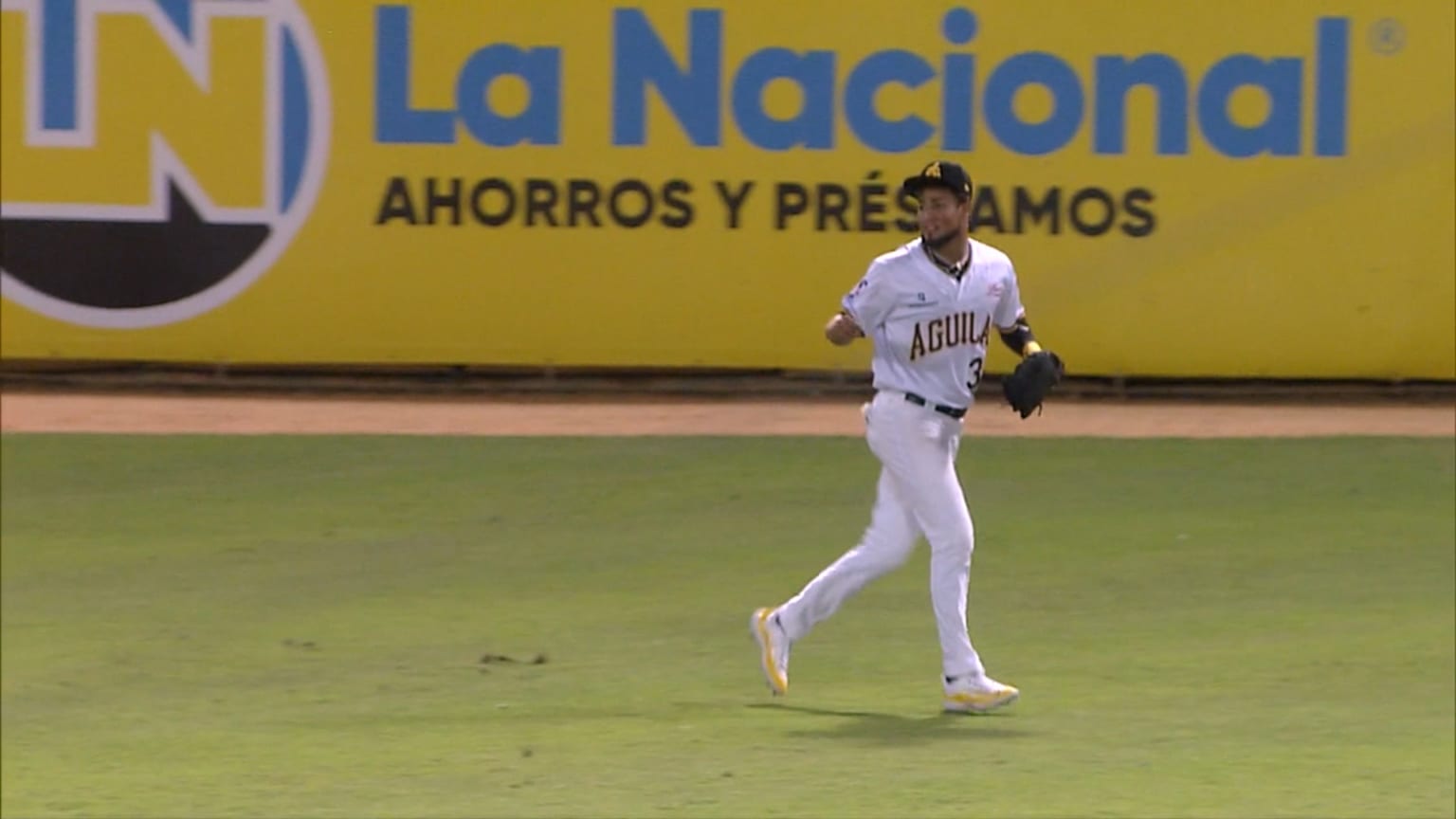 Bladimir Restituyo luce su defensa en entradas extras | 30/11/2023 ...