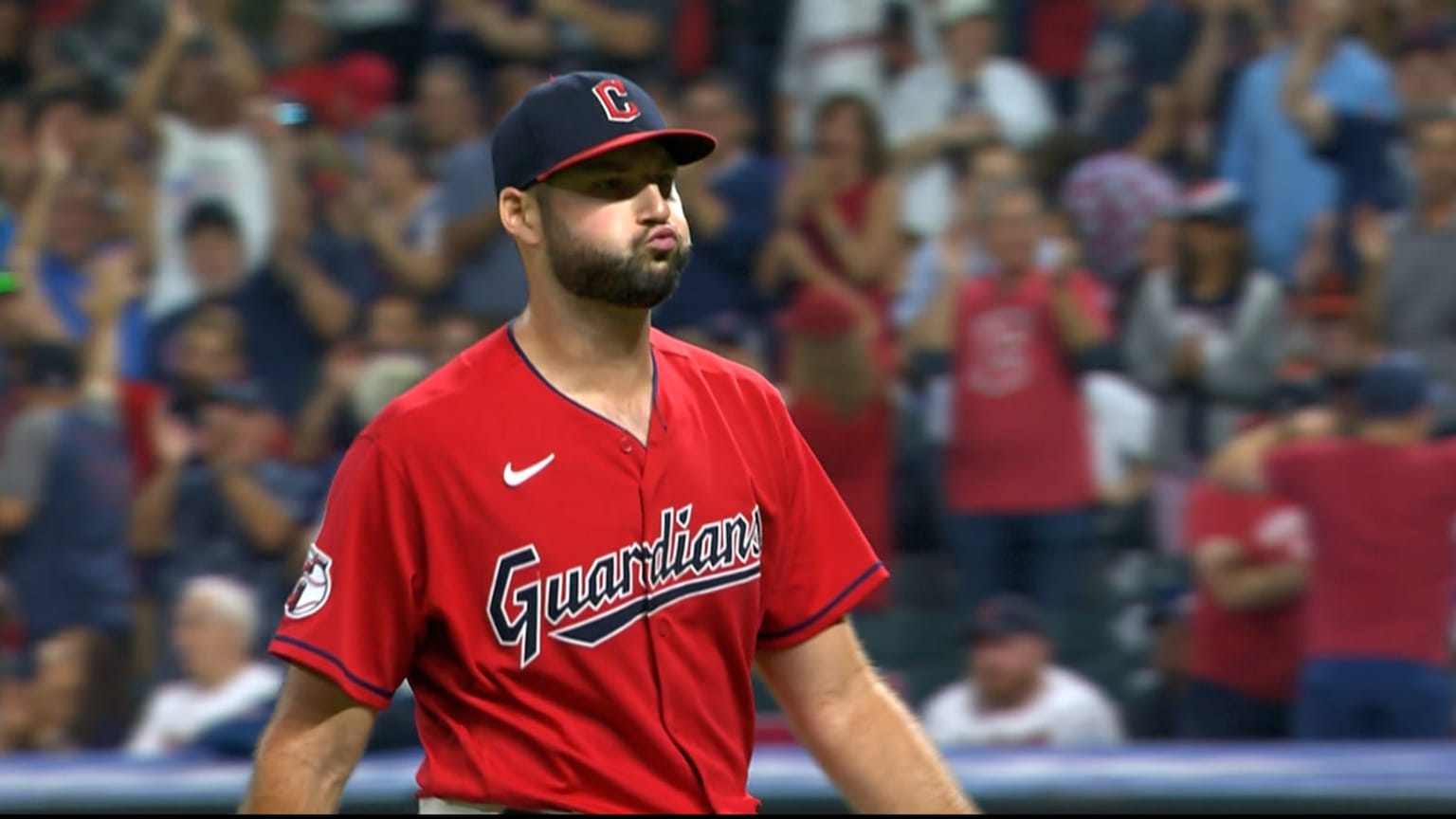 Sam Hentges works out of bases-loaded jam in the 7th | 09/17/2022 ...