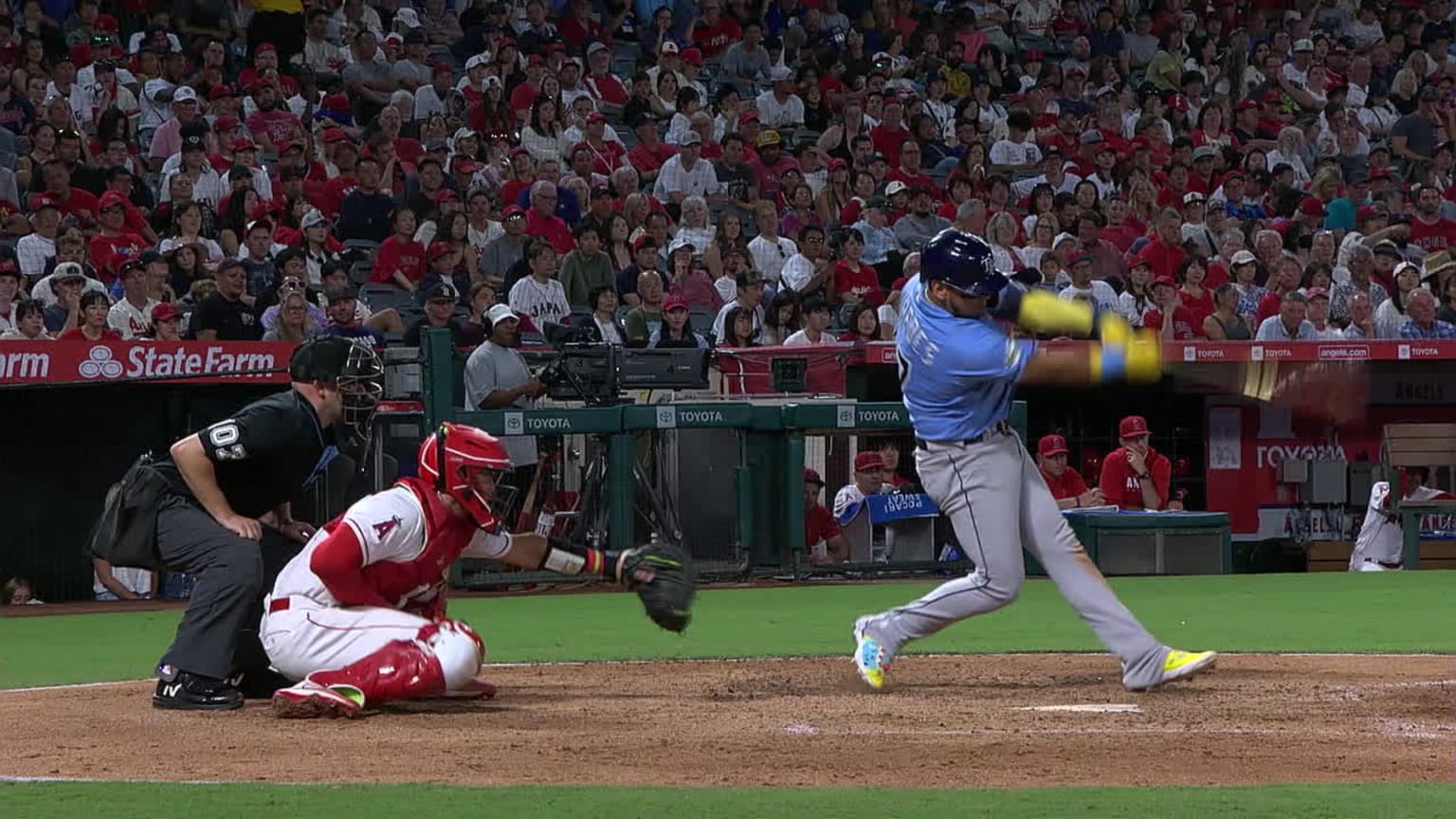 Isaac Paredes cranks a three-run home run | 08/19/2023 | Tampa Bay Rays