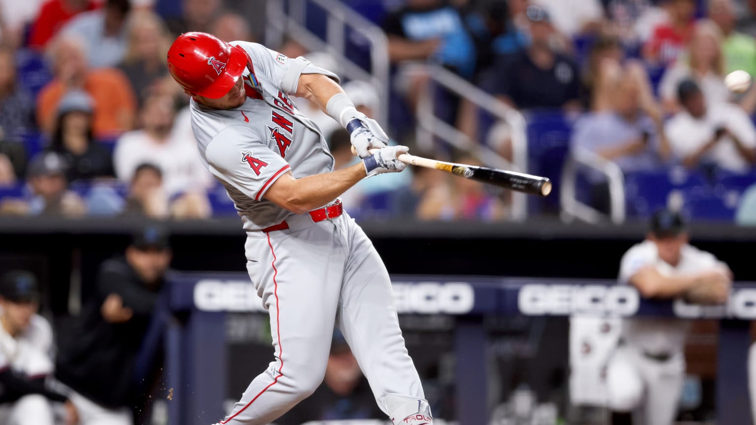 Mike Trout hits a solo homer to left (2) | 04/01/2024 | Los Angeles Angels