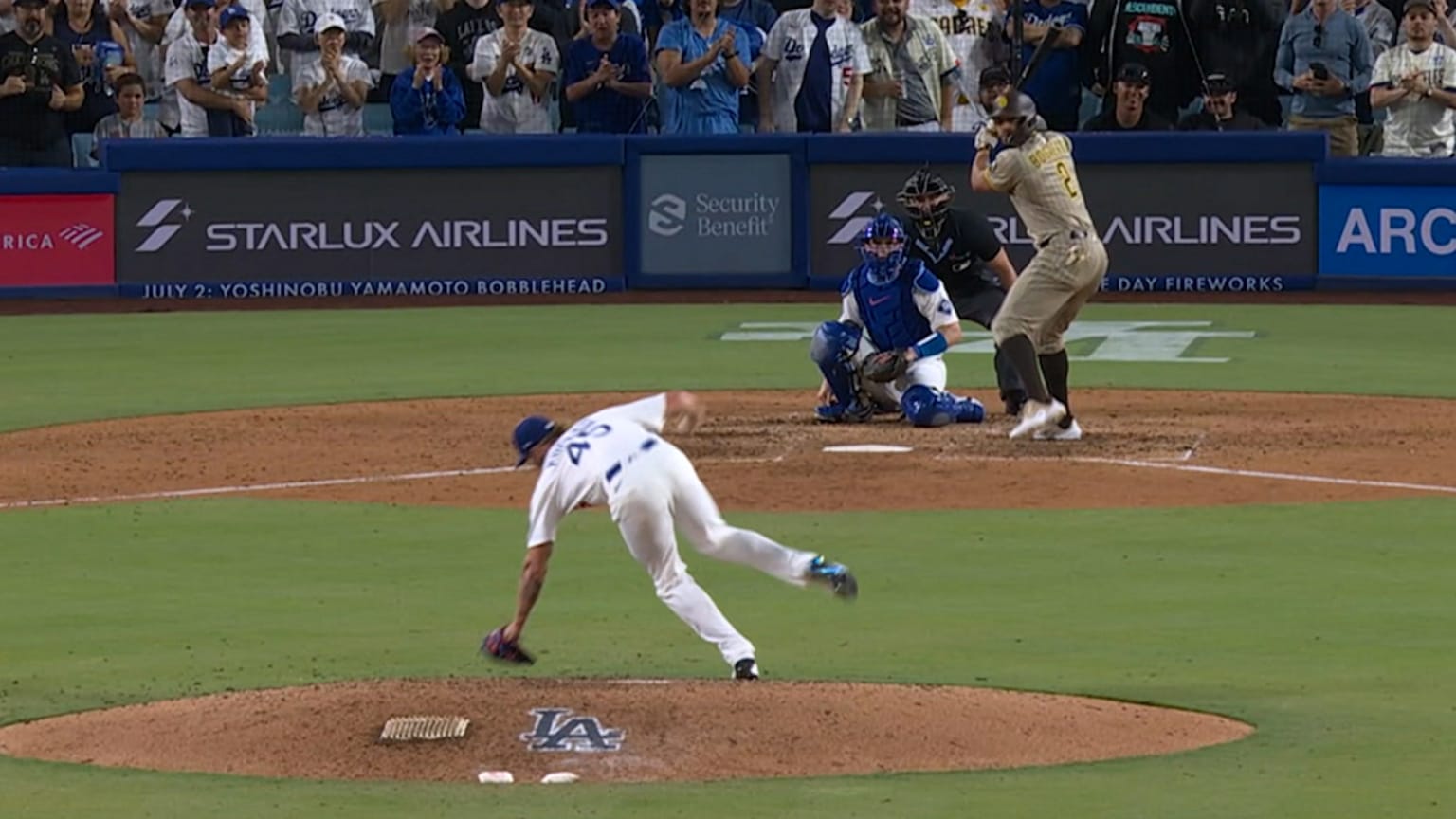 Fernando Tatis Jr. scores on balk | 06/17/2025 | San Diego Padres