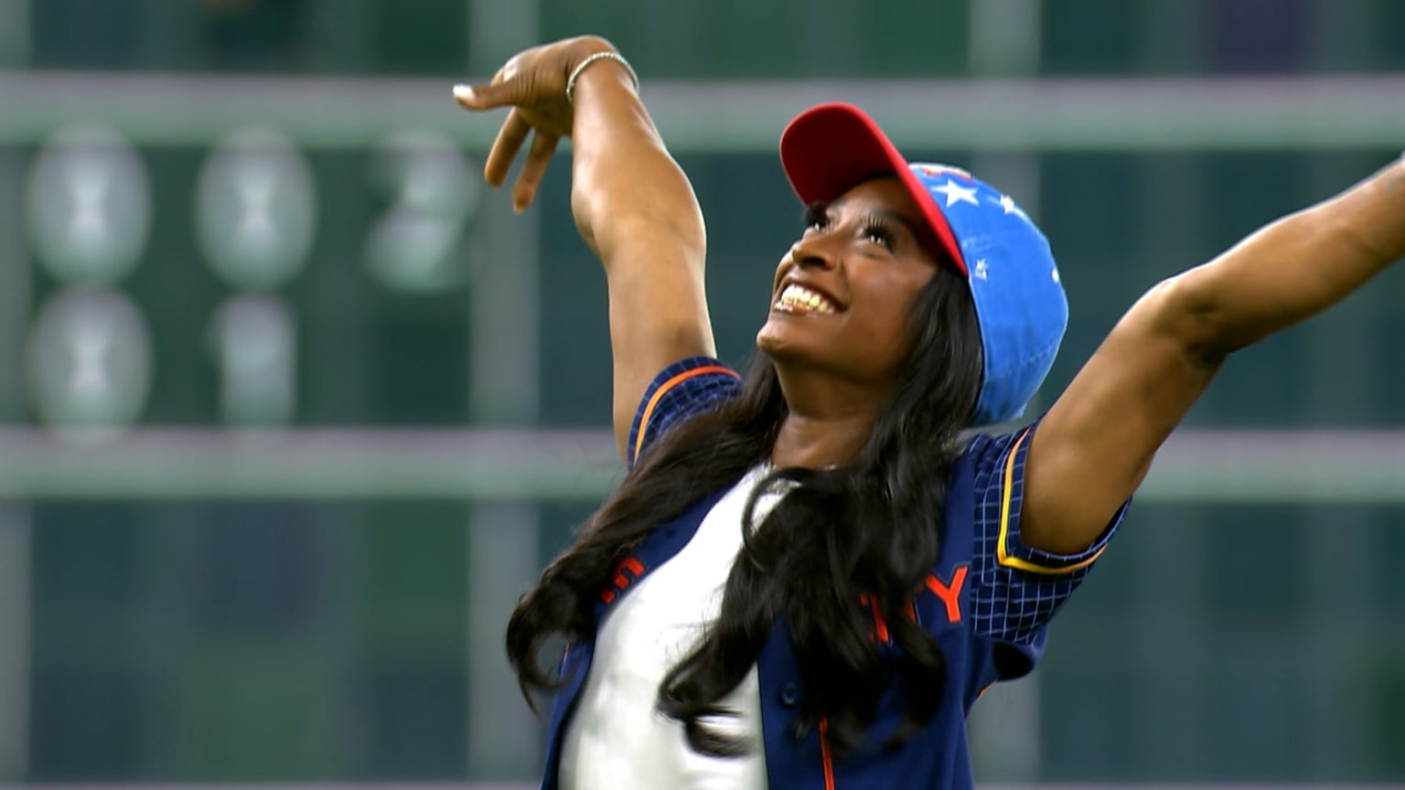 Simone Biles throws out first pitch | 08/30/2024 | MLB.com