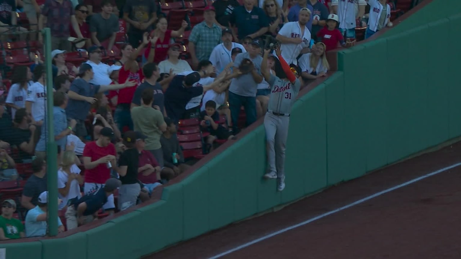 Riley Greene's incredible catch near the wall | 06/01/2024 | Detroit Tigers
