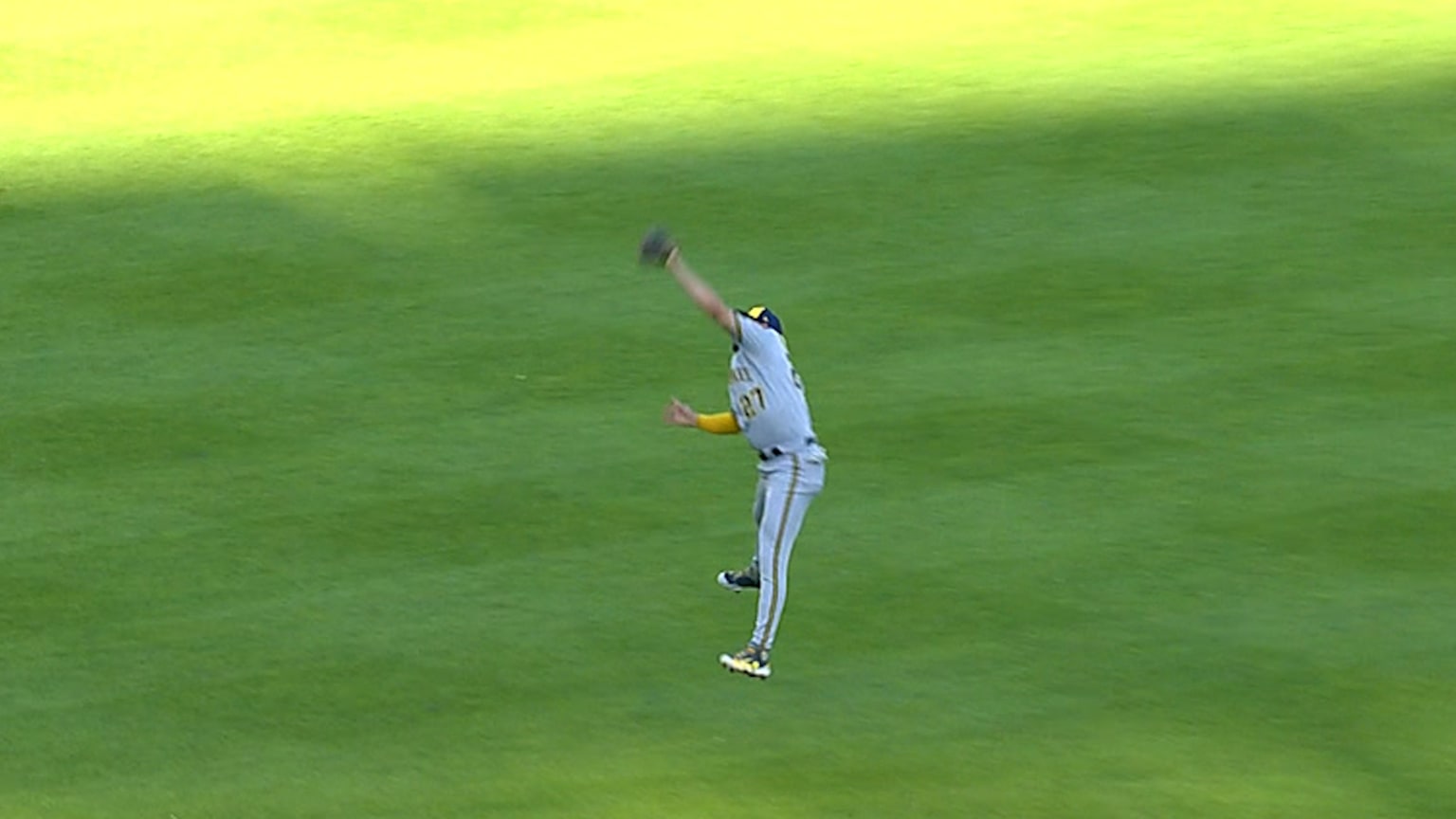 Willy Adames makes an athletic leaping catch | 07/14/2023 | Milwaukee ...