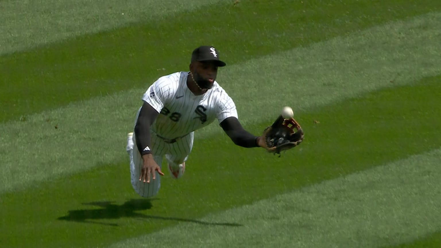 Luis Robert Jr.'s great diving catch | 08/24/2025 | MLB.com