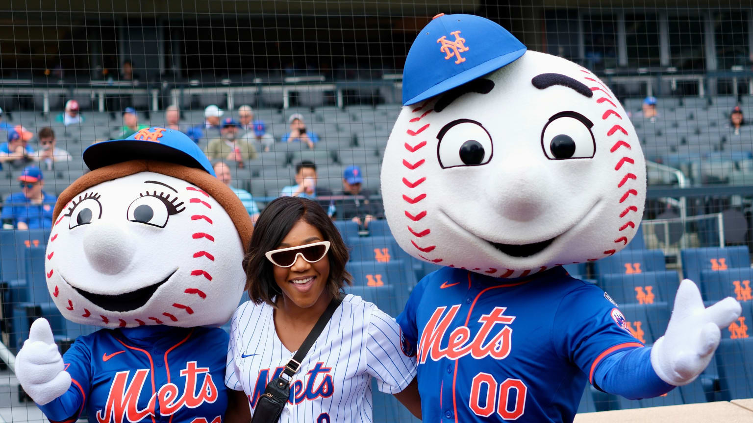 Tiffany Haddish throws out first pitch | 05/14/2024 | New York Mets
