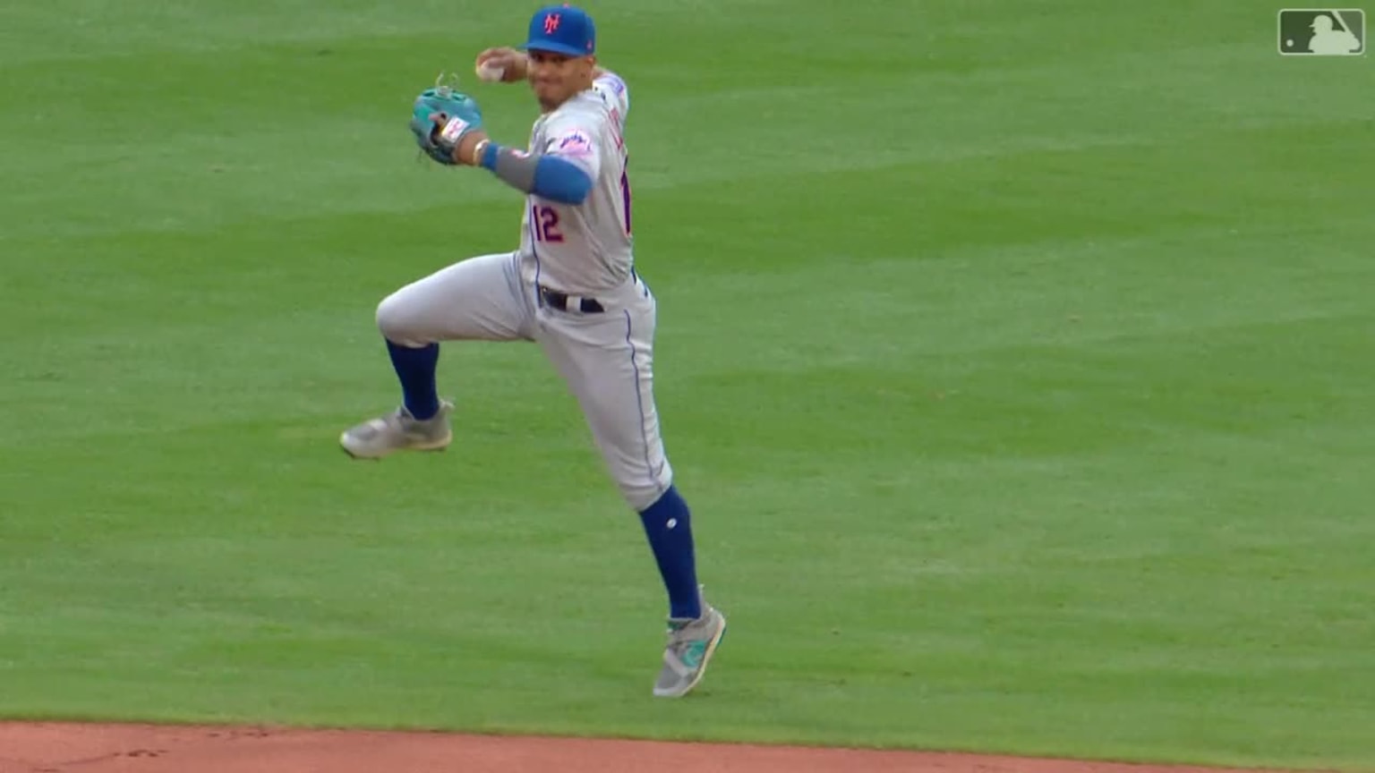 Lindor makes an impressive spinning throw to first | 07/21/2023 | New ...