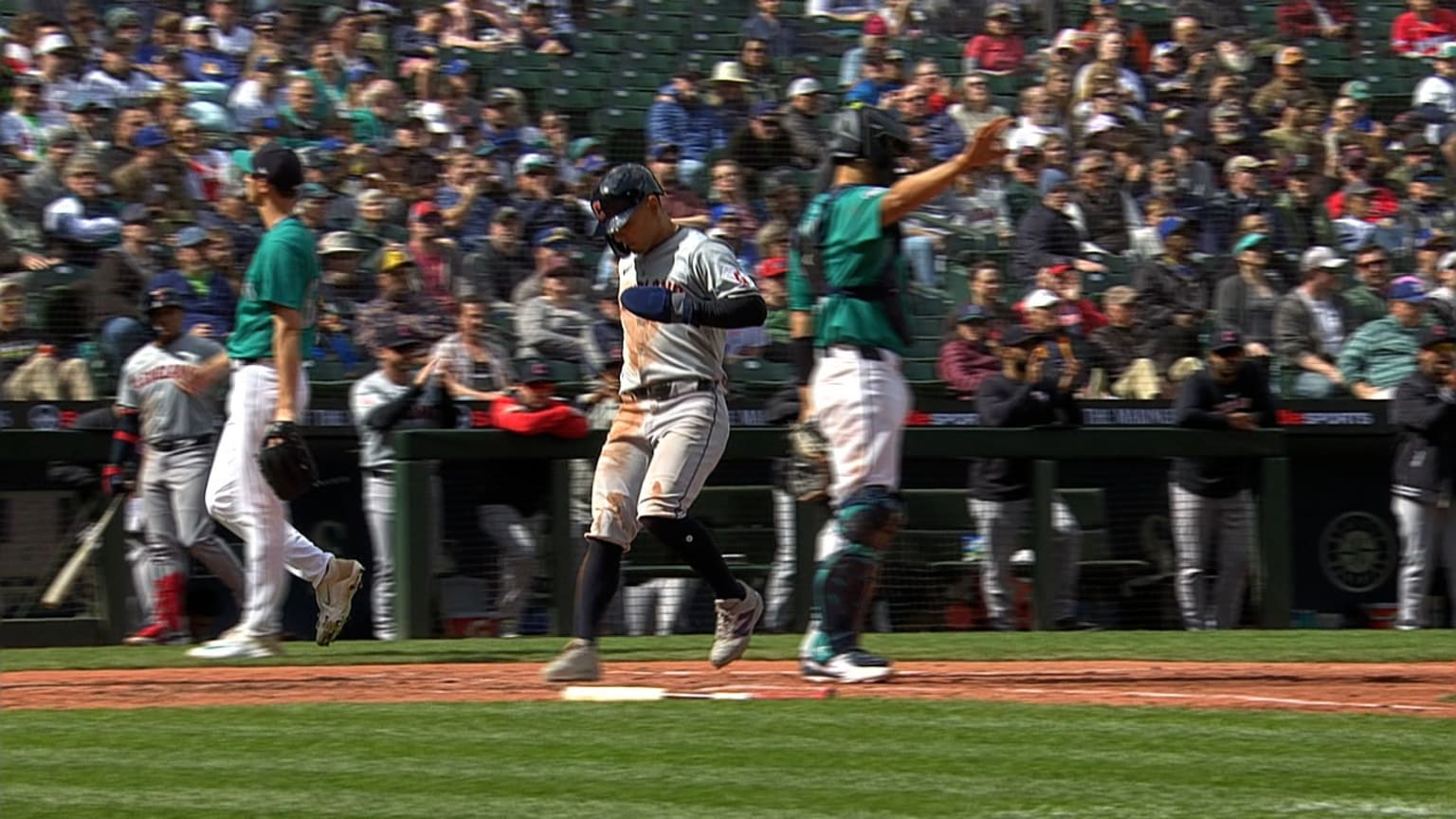 Josh Naylor lifts a sacrifice fly | 04/03/2024 | Cleveland Guardians