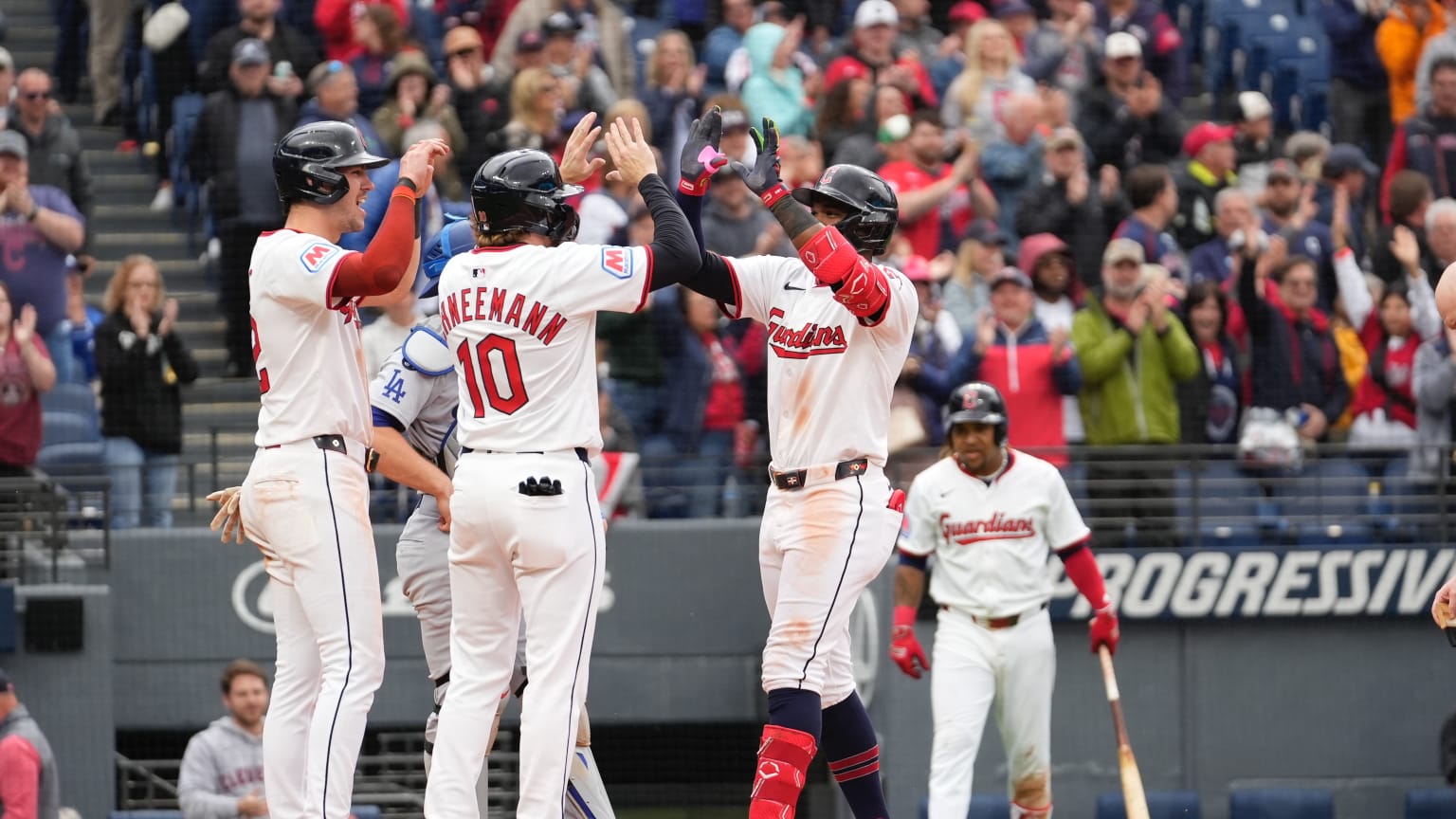 Guardians score five runs in the 8th to take the lead | 05/28/2025 | MLB Japan