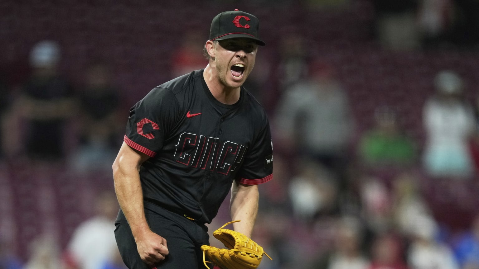 Emilio Pagán secures the Reds' 6-1 win | 05/02/2025 | Cincinnati Reds