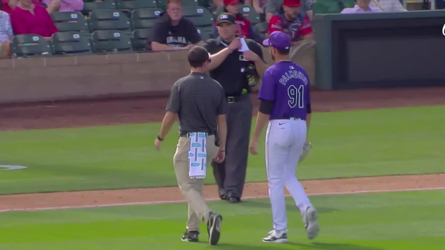 Carson Palmquist sale lesionado del juego | 28/02/2024 | Los Rockies de ...