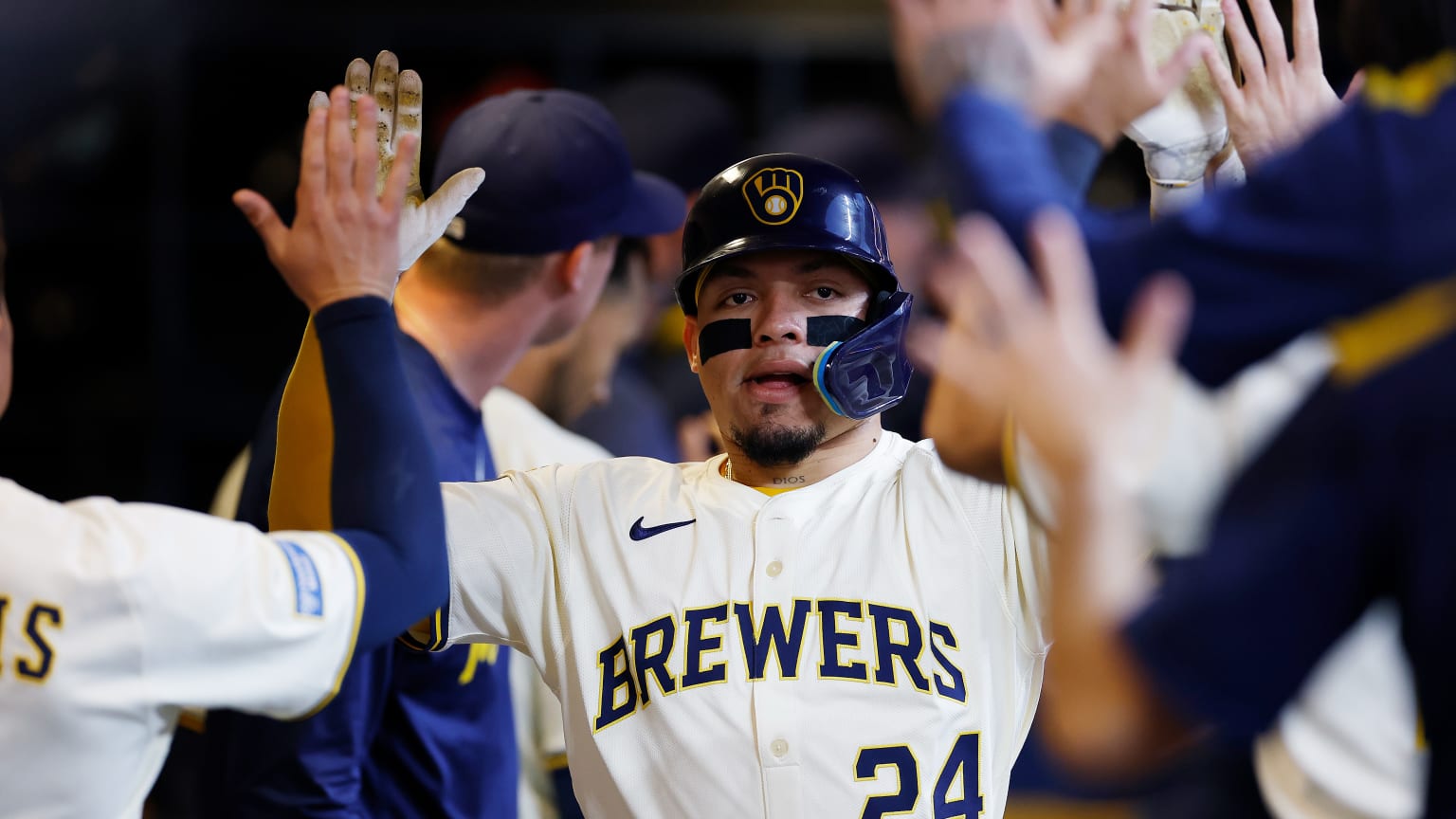 Brewers score five runs in the 3rd inning | 08/26/2025 | MLB.com