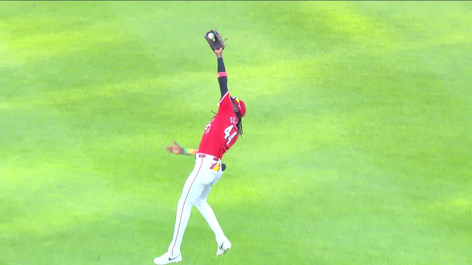 Elly De La Cruz's leaping catch | 09/02/2024 | Cincinnati Reds