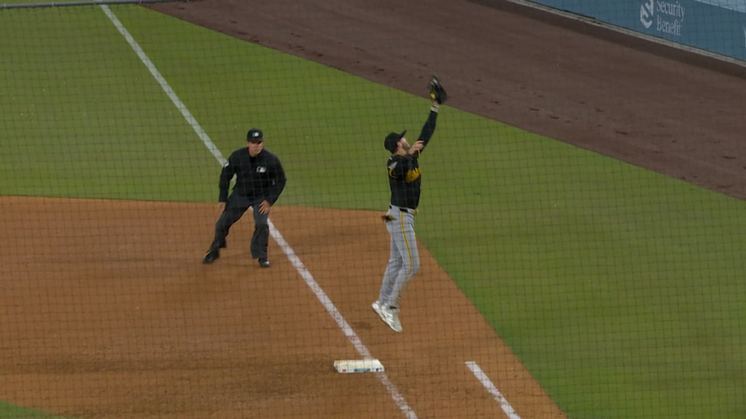 Jared Triolo turns two, ending the 7th | 04/26/2025 | Pittsburgh Pirates