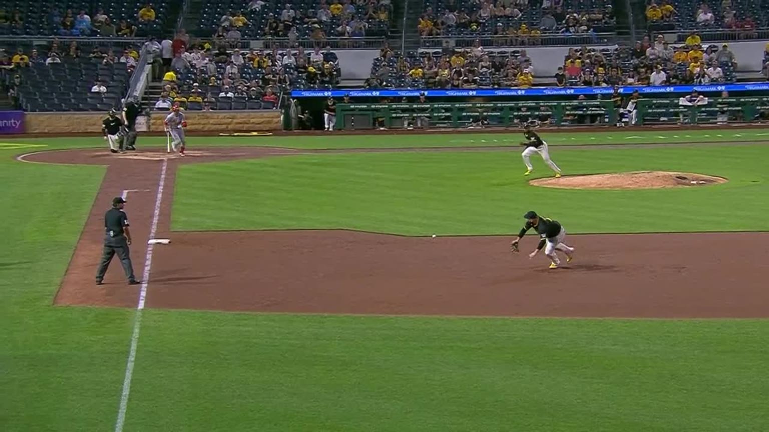 Rowdy Tellez's diving play | 07/03/2024 | Pittsburgh Pirates