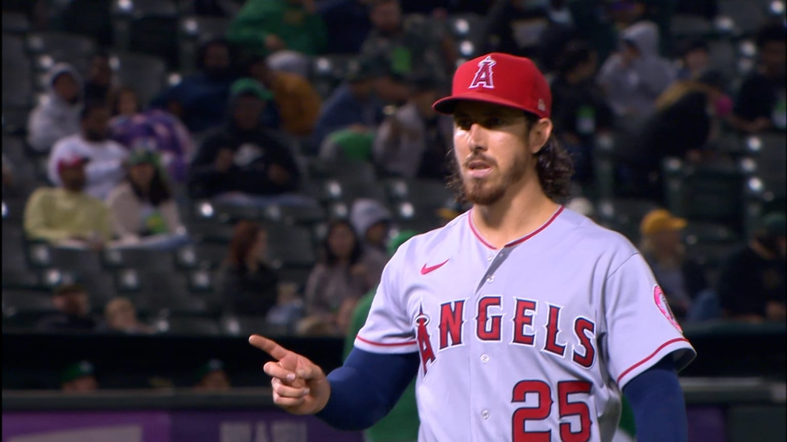 Lorenzen strikes out seven, tosses 6 shutout innings | 10/04/2022 | Los ...