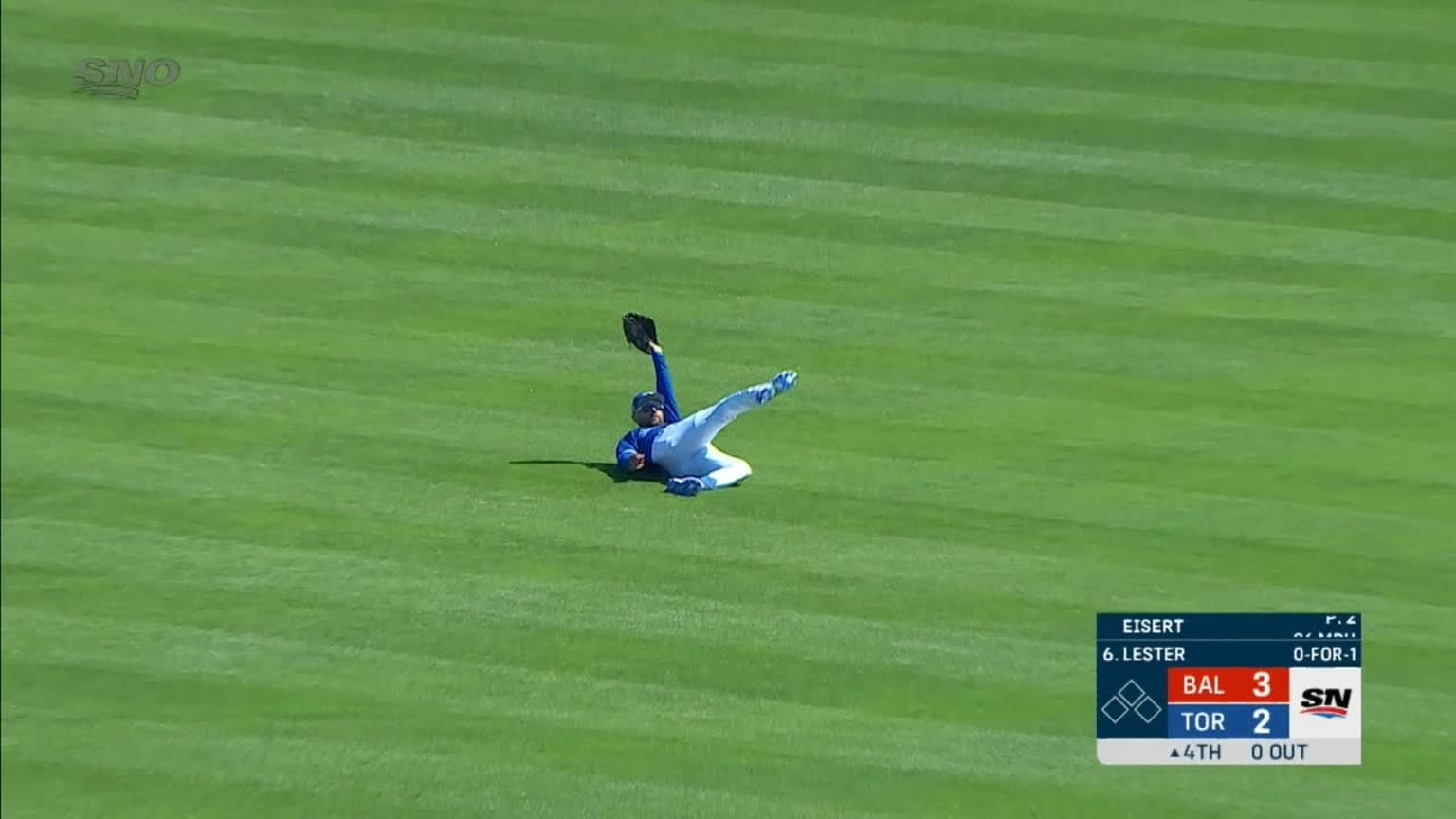 Kevin Kiermaier makes a sliding catch in center field | 03/11/2023 ...