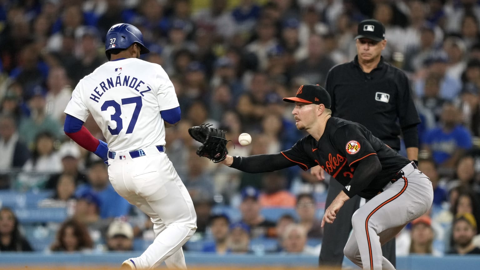 Dodgers' rally continues after close rundown | 08/29/2024 | Los Angeles ...