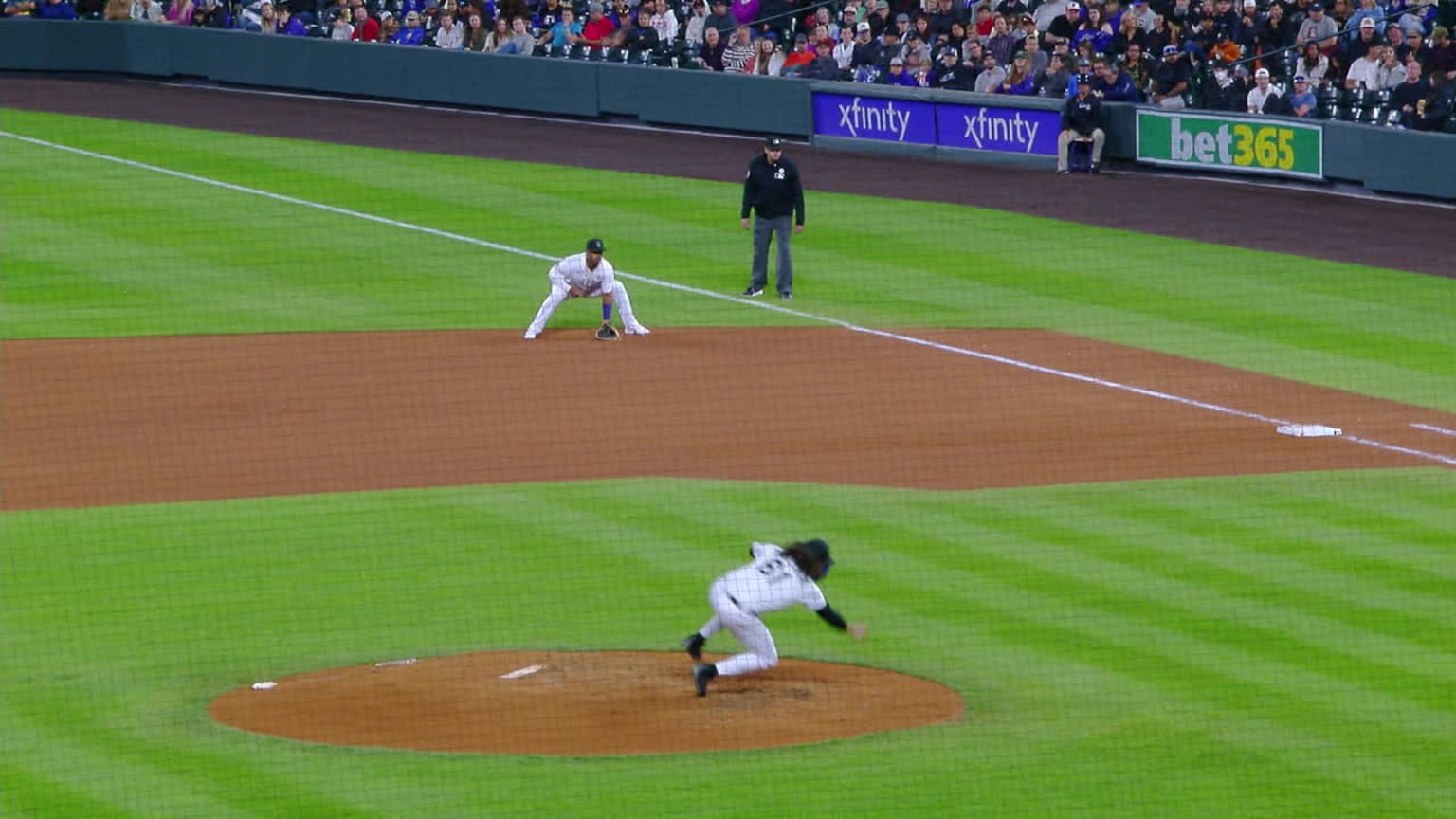 Justin Lawrence departs game with apparent injury | 09/15/2023 | MLB.com