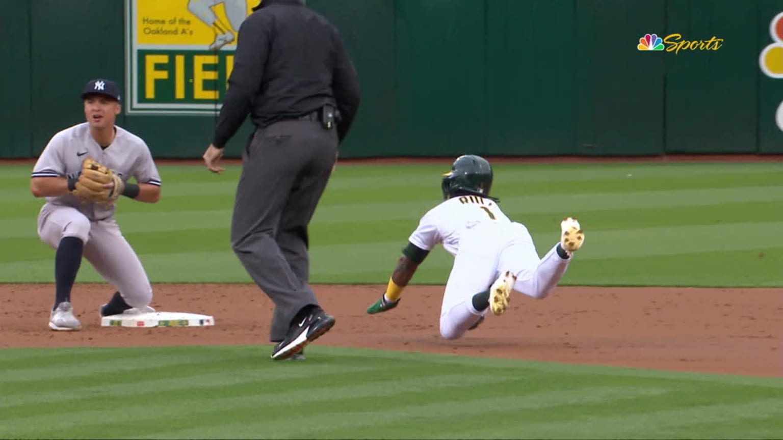 Esteury Ruiz steals his 40th base of the season | 06/27/2023 | Athletics