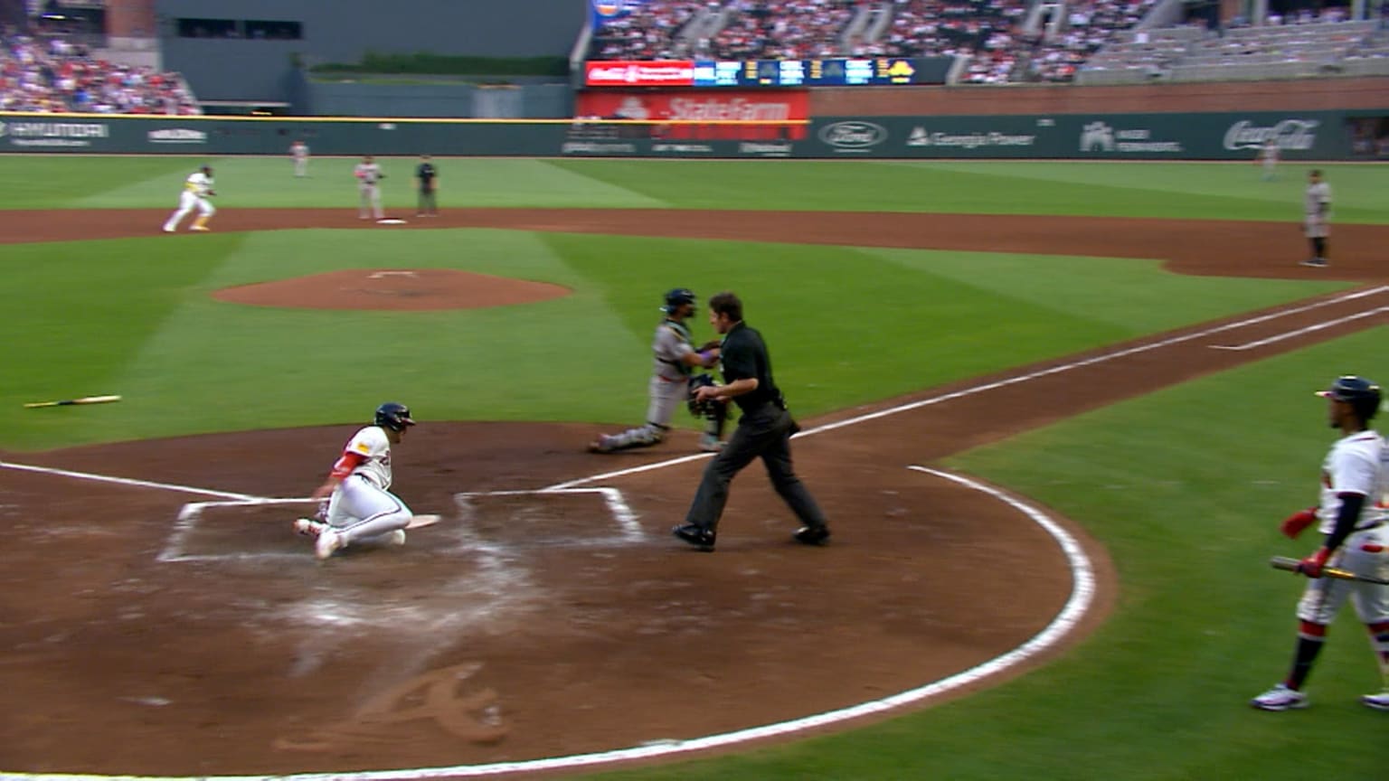 Matt Olson scores on fielding error | 06/03/2025 | Atlanta Braves