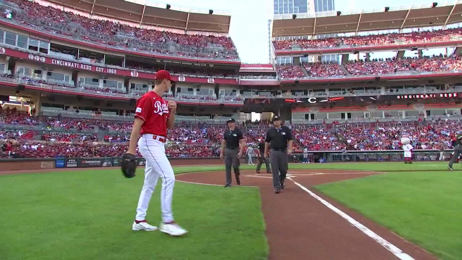 Brandon Williamson tallies six strikeouts | 08/19/2023 | Cincinnati Reds